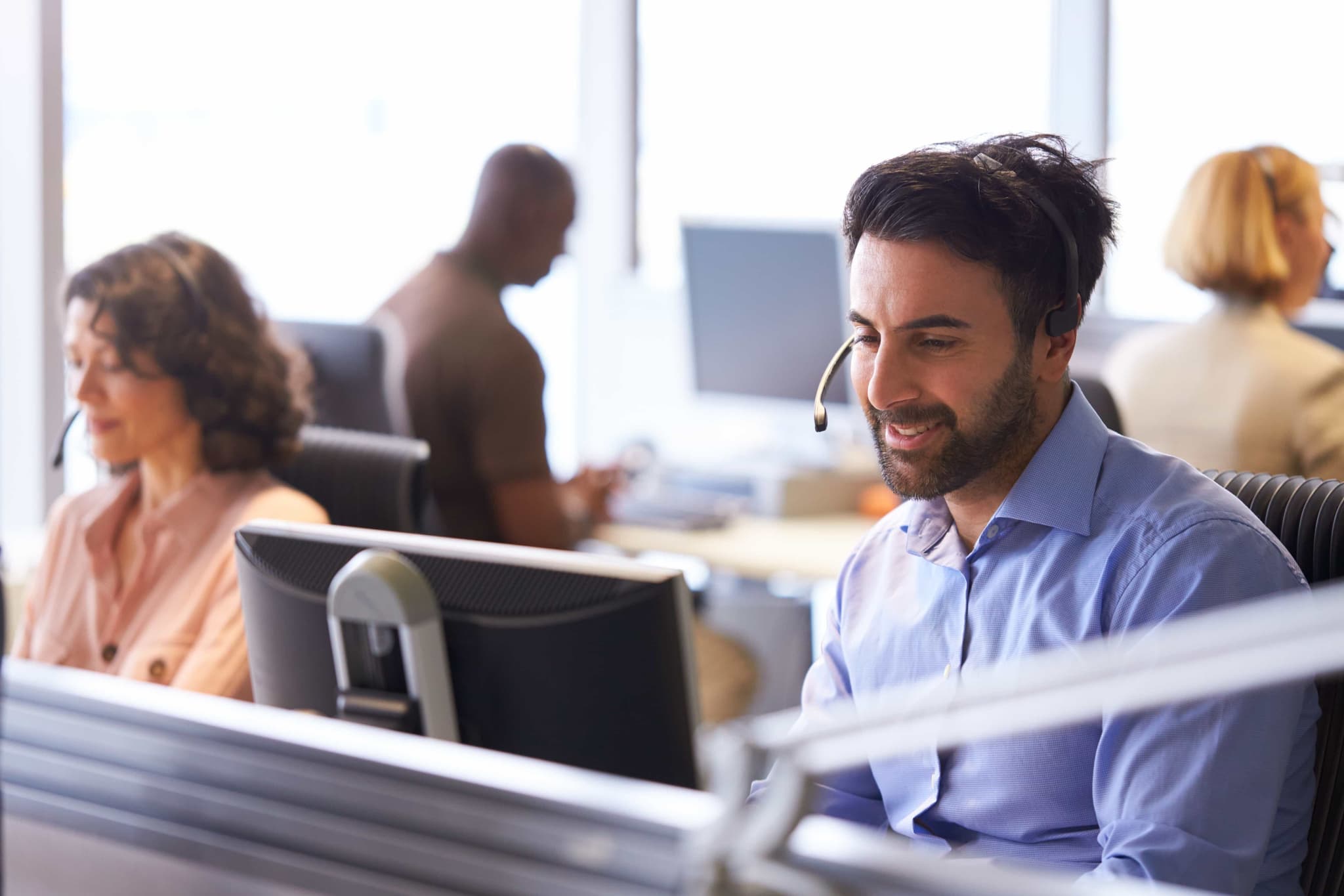 Contact centre solutions | Call centre phone system | Radius