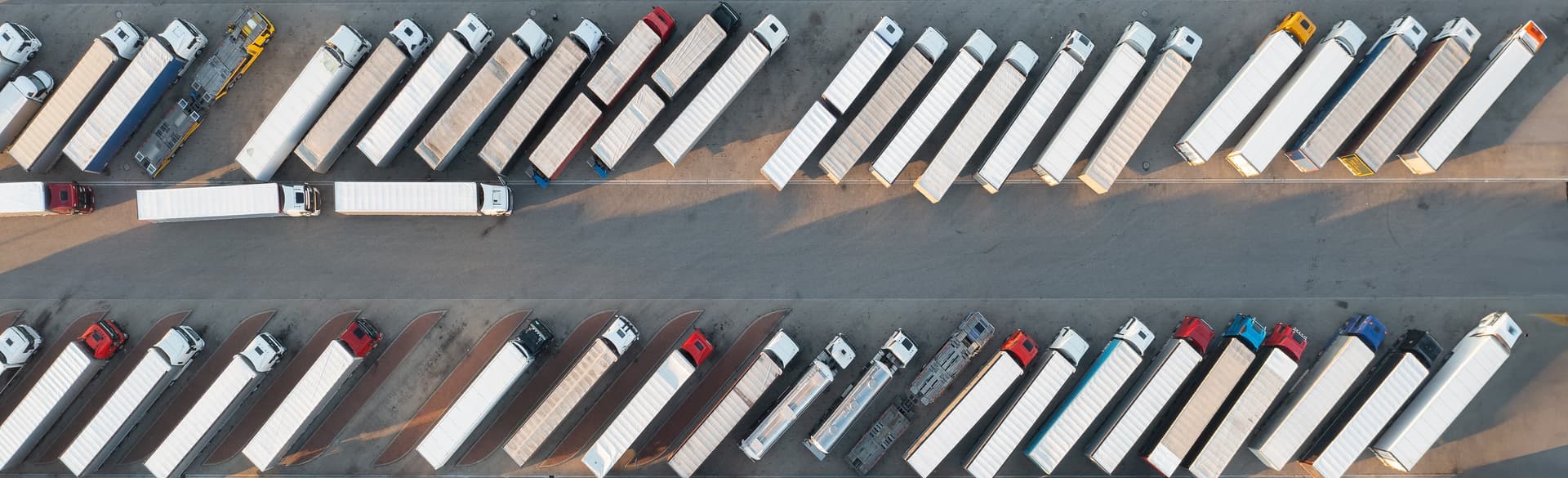 TRAVIS Lkw Services für Parken, Waschen und mehr | Radius